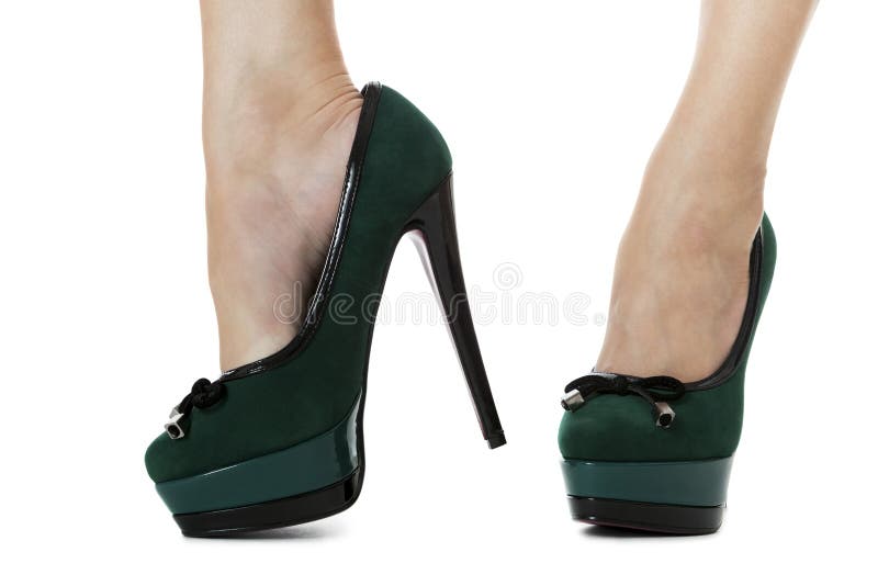 Schließen Sie Herauf Fehlerlose Frauen Beine In Der Glatten Roten Schuh