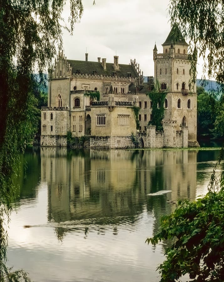 Schloss Anif stockbild. Bild von wald, nave, betriebe - 76603293