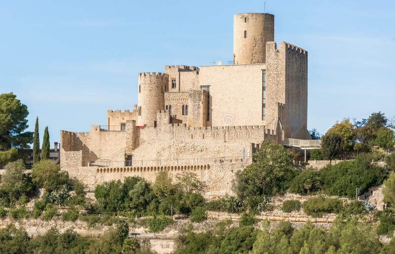 Schloss Von Castellet Nahe Barcelona, Spanien Stockfoto - Bild von ... Schloss Von Castellet Nahe Barcelona, Spanien Stockfoto - Bild von ...