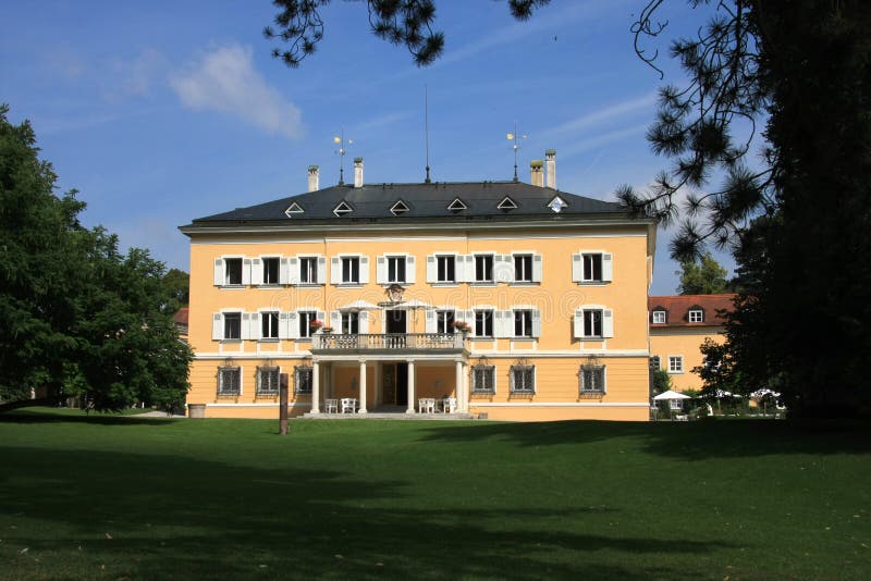 Schloss von Tutzing stockbild. Bild von gras, formell - 10666009