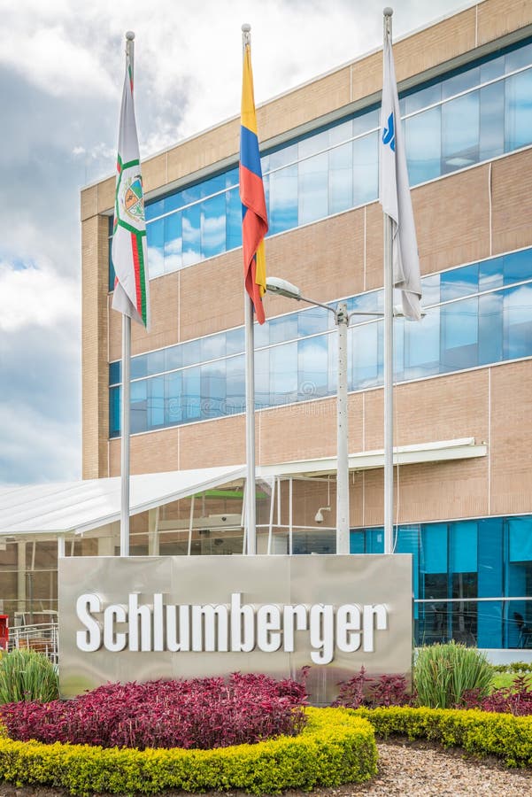 Schlumberger Plenerowy Znak Z Flagpoles Obraz Editorial - Obraz ...