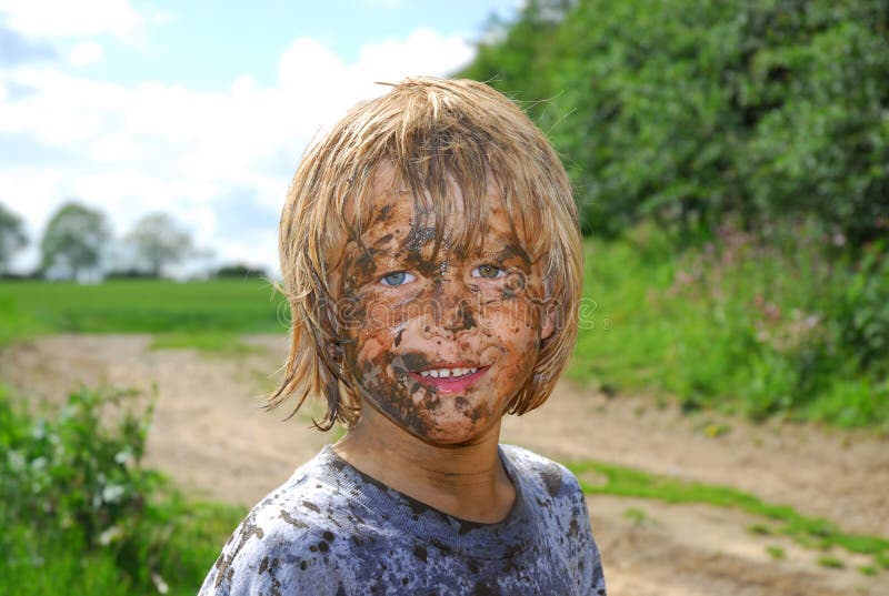 Schmutziges Gesicht stockbild. Bild von kopf, grau, haar - 2712547