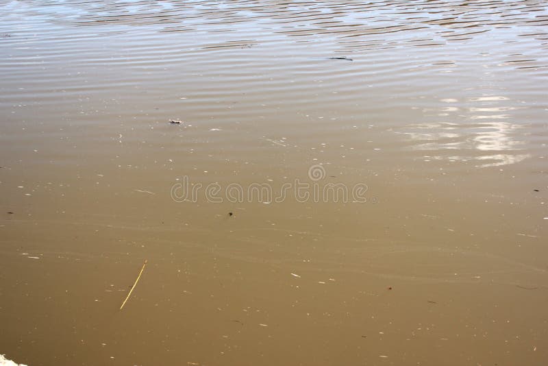 Schmutziges Wasser stockfoto. Bild von flüssigkeit, verunreinigung ...