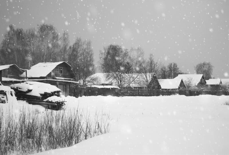 Schneien Im Weihnachtswinter Im Dorf Stockfoto - Bild von stadt ...