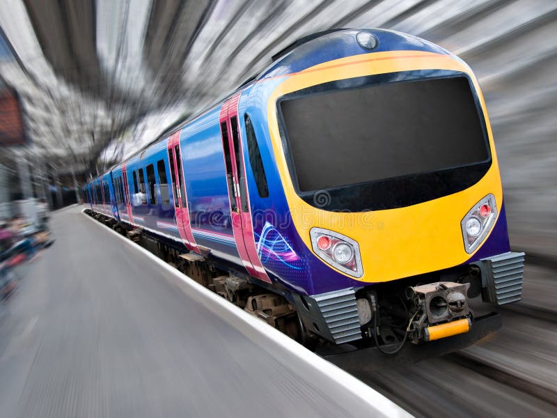 Schneller Moderner Personenzug Mit Bewegungszittern Stockfoto - Bild ...
