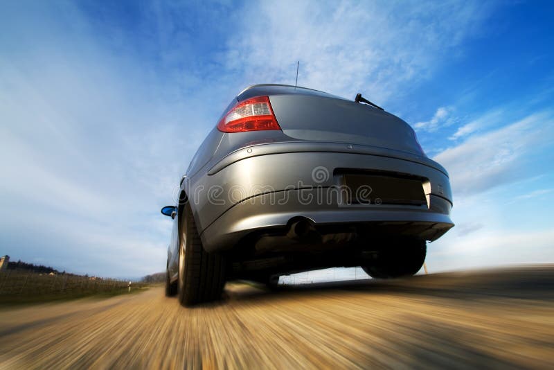 Schnelles Auto, Das Mit Bewegungszittern Sich Bewegt Stockbild - Bild ...