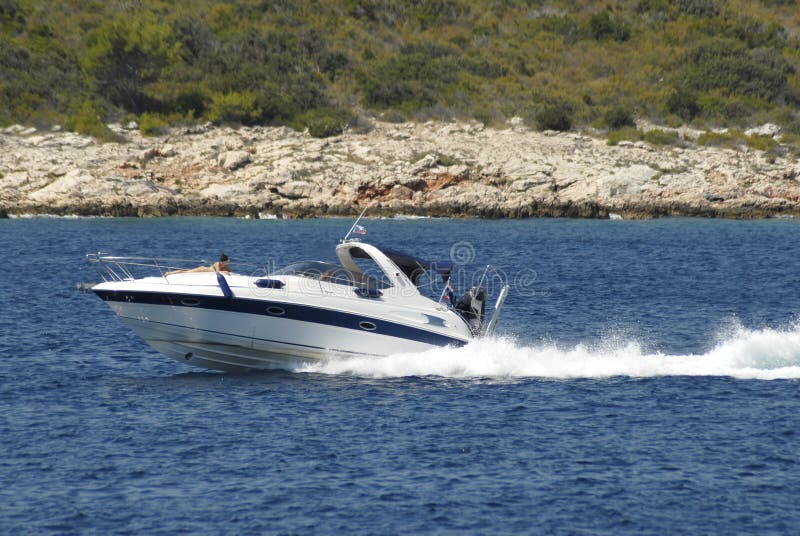 Schnelles Boot stockbild. Bild von schaumgummi, schnell - 32219087