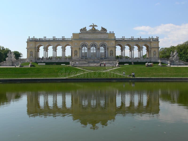 Schoenbrunn castle editorial stock photo. Image of lake - 920233