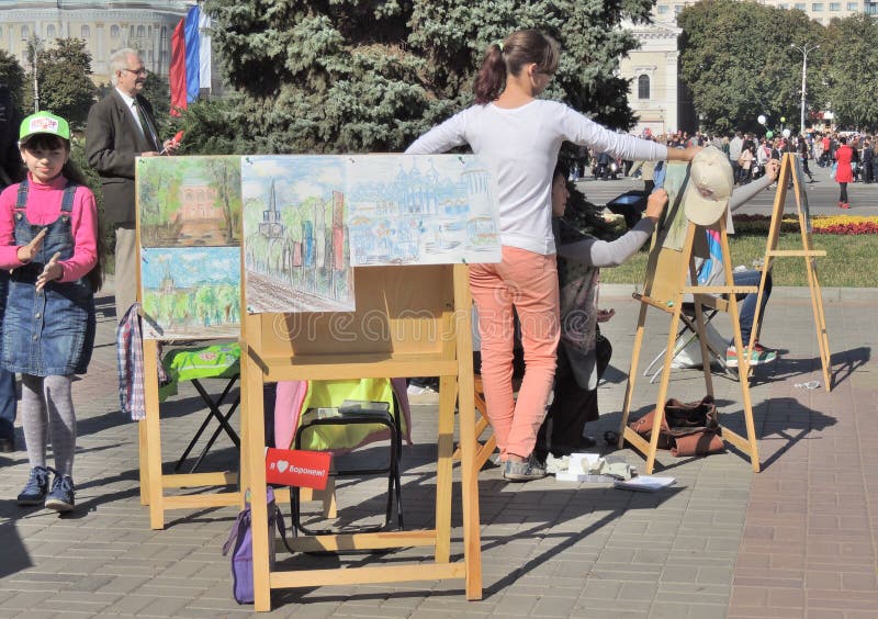 School of drawing show editorial stock image. Image of beautiful - 46421844