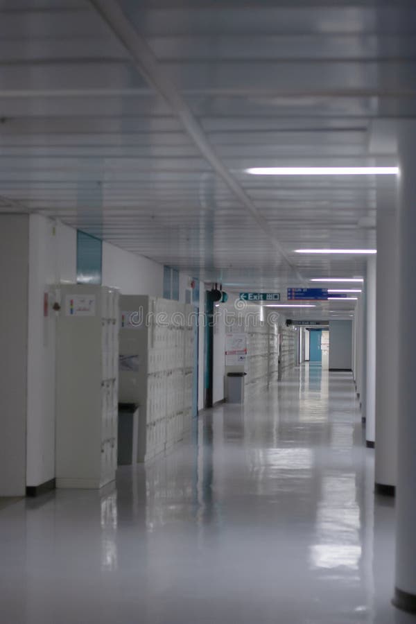 575 School Hallway Security Stock Photos - Free & Royalty-Free Stock ...