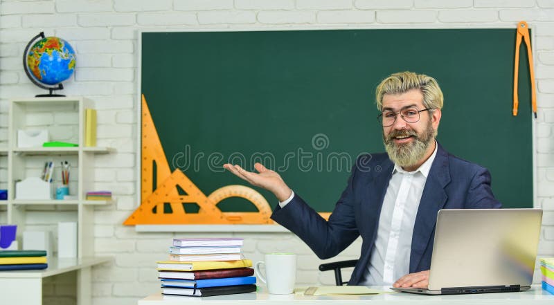 Apply Online Programming Course. Student Learn Programming Language ...