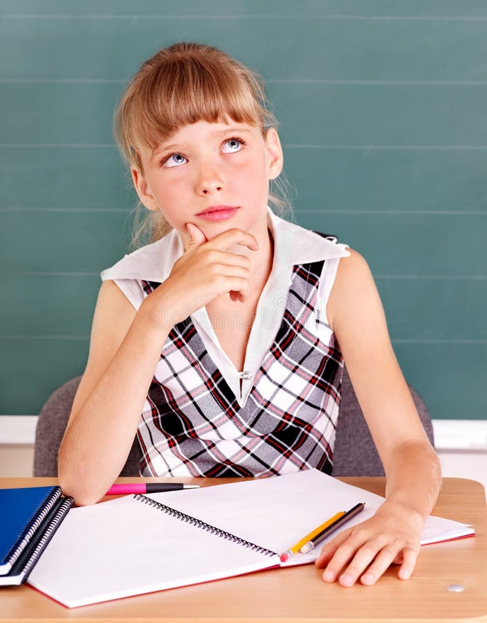 Schoolkind in Klaslokaal Dichtbij Bord. Stock Foto - Image of ...