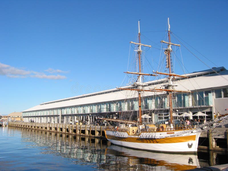 Schooner Masted Doble En El Muelle Foto de archivo - Imagen de pirata ...
