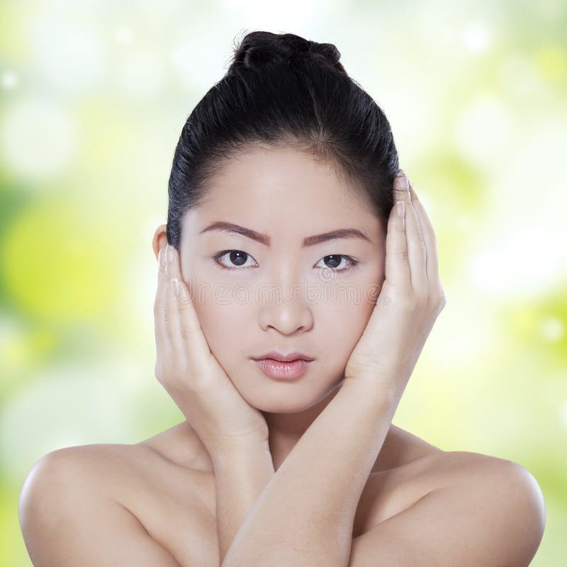 Schoonheidsgezicht Van Chinees Vrouwelijk Model Stock Foto - Image of ...