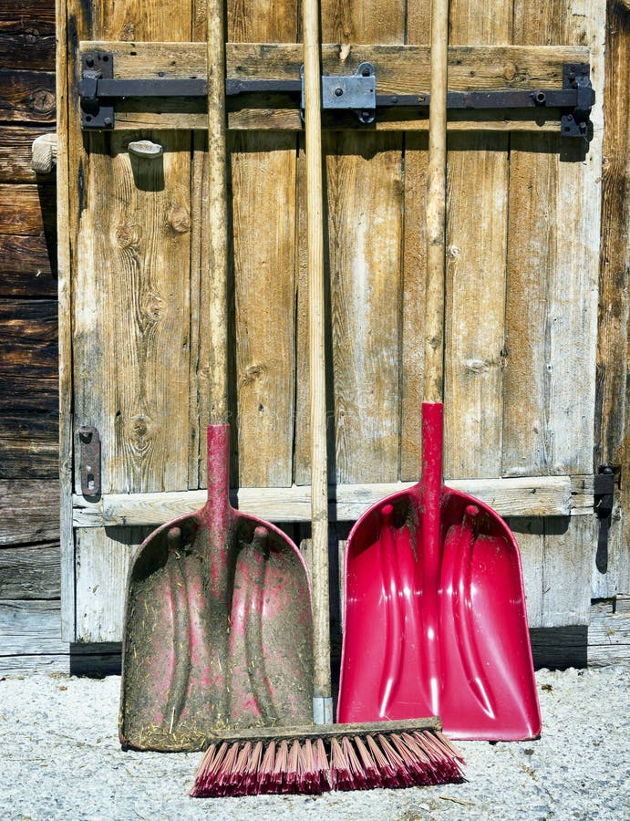 Schoppen en bezem stock foto. Image of houten, schoon - 37976616