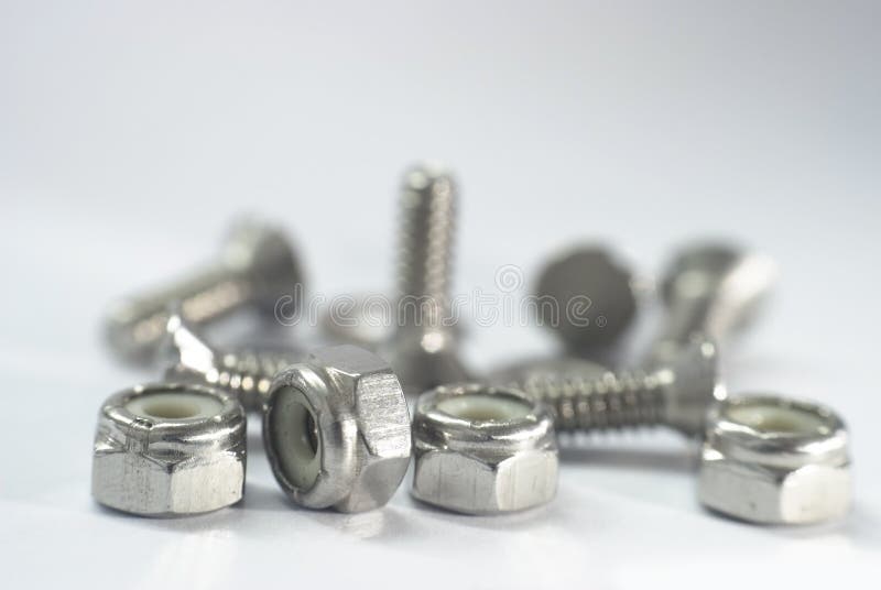 Schraube und Muttern stockbild. Bild von makro, aufbau - 16280317