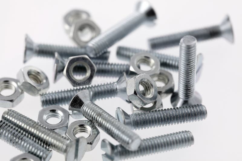 Schrauben und Muttern stockbild. Bild von metall, spannen - 8100277