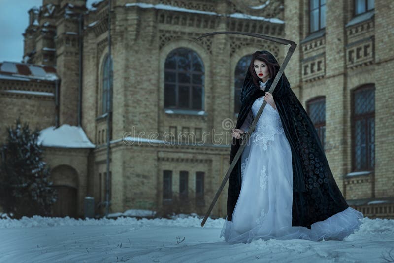 Schrecklicher Tod der Frau stockbild. Bild von furcht - 66678111