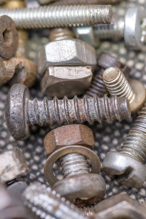 Schroef en bout stock afbeelding. Image of chroom, vuil - 109942659