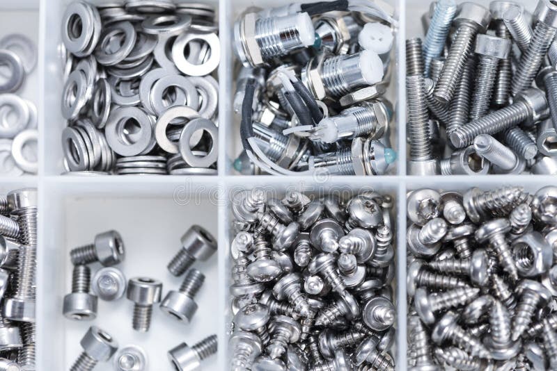 Schroeven En Machinedelen in Een Doos Stock Afbeelding - Image of delen ...