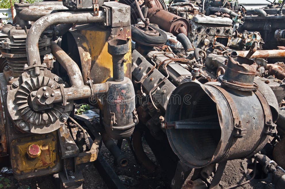 Schroot Met Oude Auto'sdelen Op Schroothoop Stock Foto - Image of ijzer ...