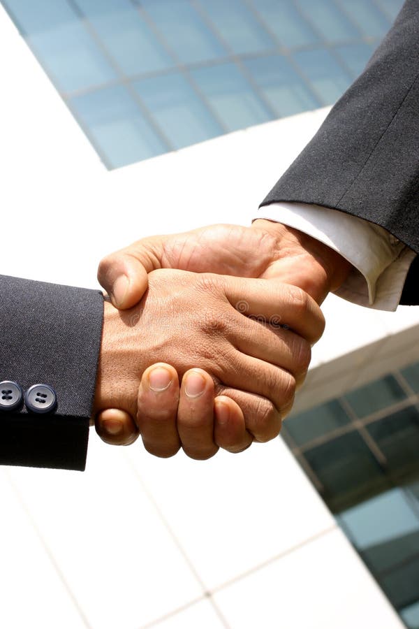 Schuddende handen stock foto. Image of samenwerking, overeenkomst - 5993536