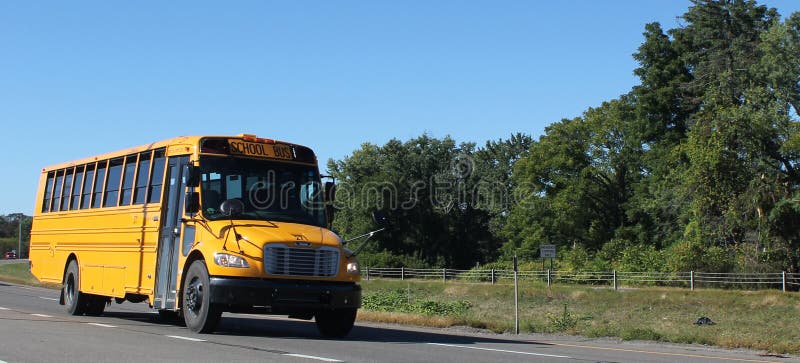 Schulbus Stockfotos und Bilder - Laden Sie 2,848 lizenzfreie Fotos herunter