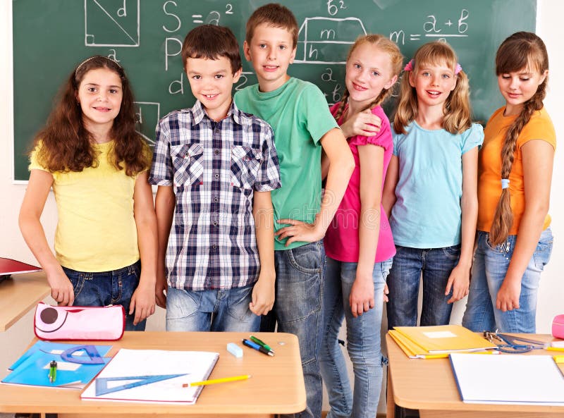 Schulkind, Das Im Klassenzimmer Sitzt. Stockfoto - Bild von wissen ...