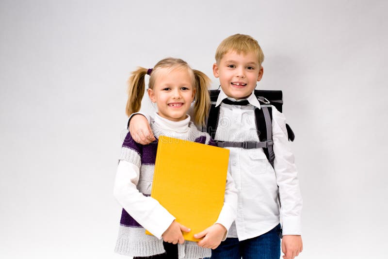 Schulkinder stockbild. Bild von schule, lernen, glück - 11724497