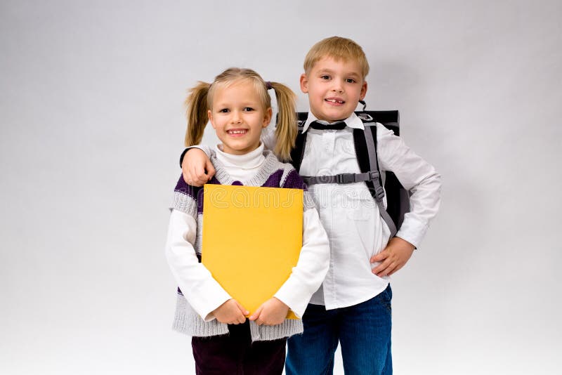 Schulkinder stockfoto. Bild von ausbildung, schule, junge - 13887348