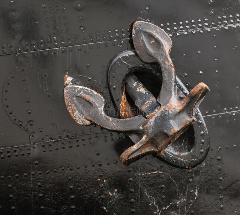 Großer Schwarzer Anker Zu Einem Schiff Beigefügt. Stockbild - Bild von ...