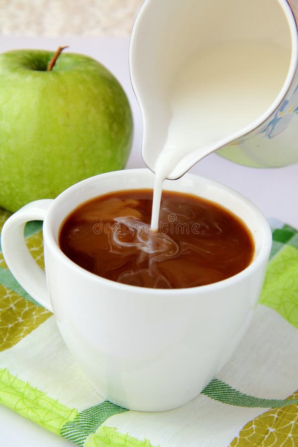 Kaffee mit Milch stockbild. Bild von hitze, kaffee, cappuccino - 16348137