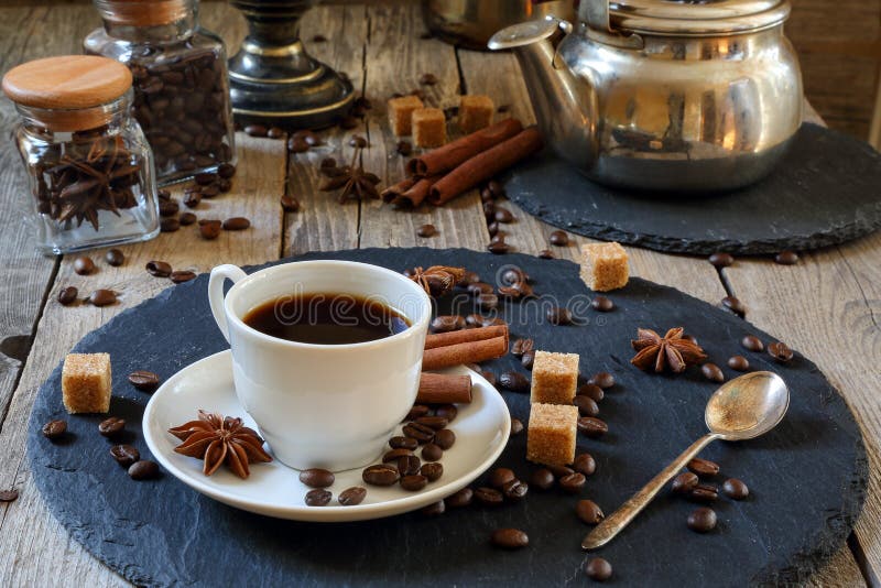 Schwarzer Kaffee Und Eibisch Stockfoto - Bild von feinschmecker, braun ...