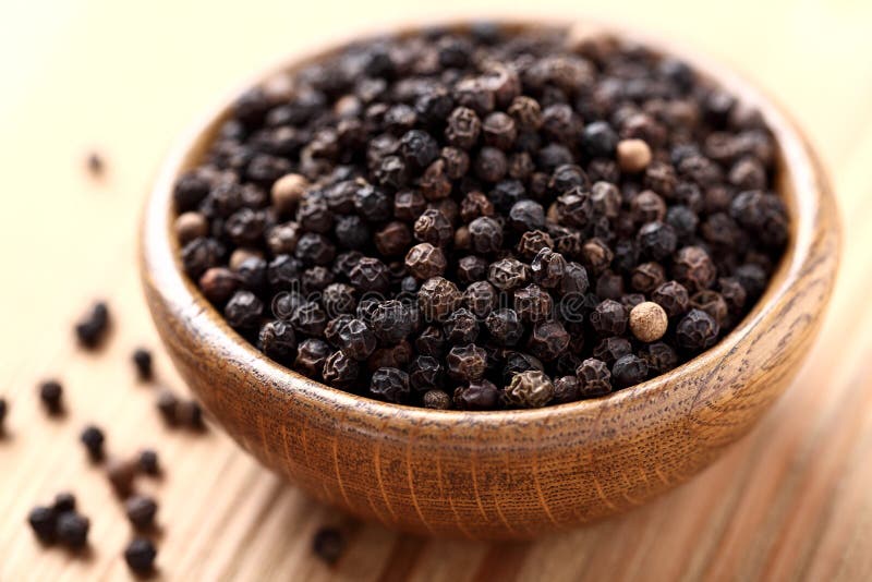 Schwarzer Pfeffer stockbild. Bild von getrocknet, trocken - 30040865