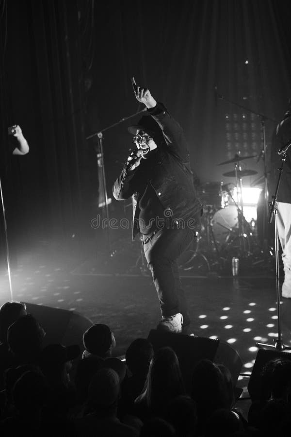 Schwarzer Rapper redaktionelles foto. Bild von glücklich - 87799691