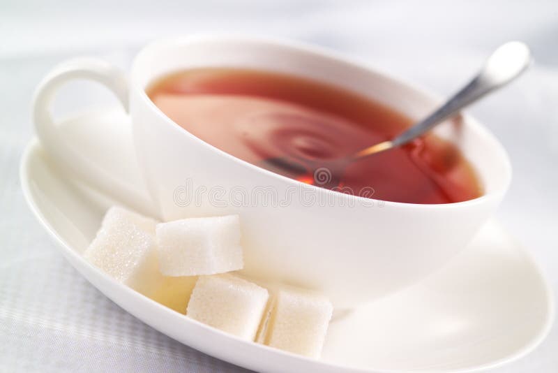 Schwarzer Tee Mit Raffiniertem Zucker Stockfoto - Bild von silber ...