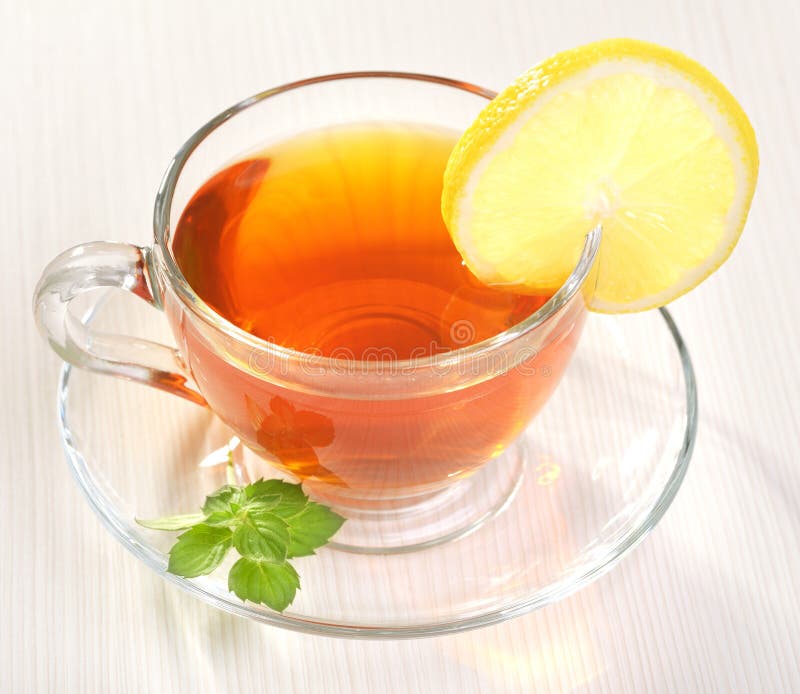 Schwarzer Tee mit Zitrone stockbild. Bild von gesund - 34382235