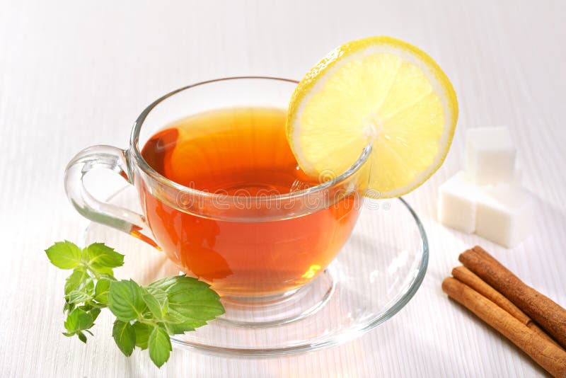 Schwarzer Tee mit Zitrone stockbild. Bild von studio - 34388535