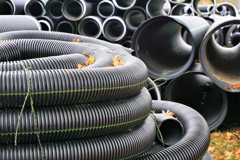 Schwarzes Krummliniges PVC-Plastikrohr Stockfoto - Bild von erstellen ...