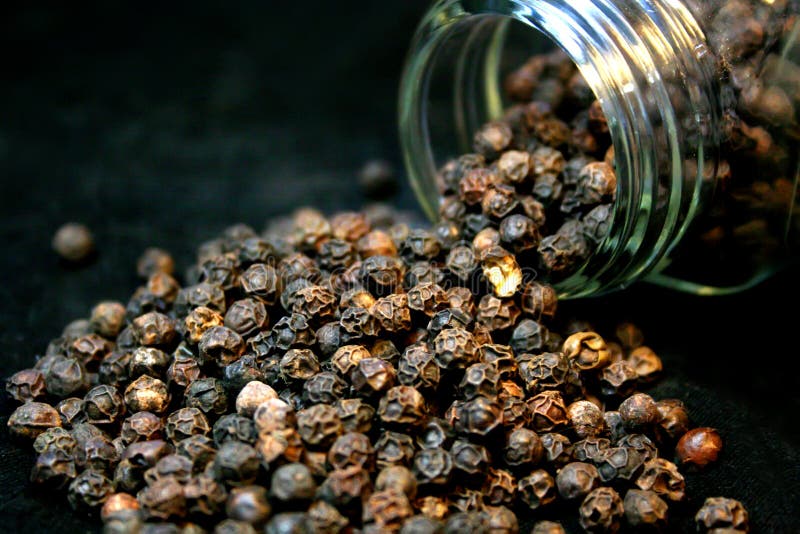 Schwarzes Pfefferkorn stockfoto. Bild von rezept, geschmack - 12067734
