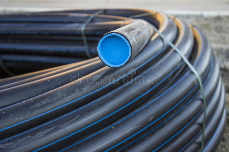 Schwarzes PVC-Rohr stockfoto. Bild von schläuche, aufgabe - 37048486