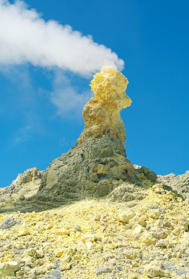 Schwefel Von Ebeko-Vulkan, Paramushir-Insel, Kurilen Stockfoto - Bild ...