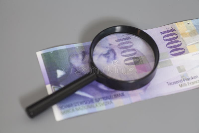Schweizer 1000-Franken-Banknoten Unter Lupe Stockbild - Bild von ...