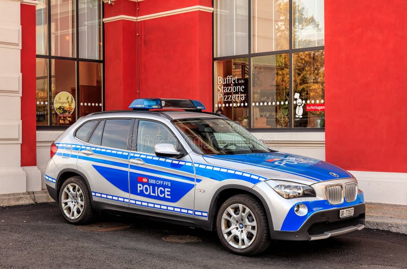 BMW der Schweizer Polizei redaktionelles stockfotografie. Bild von auto ...