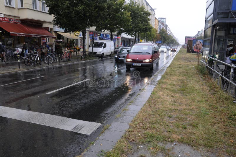 SCHWERES REGNERISCHES WETTER in BERLIN DEUTSCHLAND Redaktionelles Bild ...