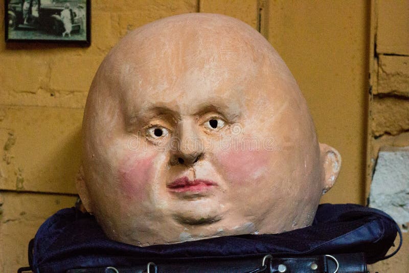 Science Fiction Character Mask - Kaagh Editorial Image - Image of hair ...