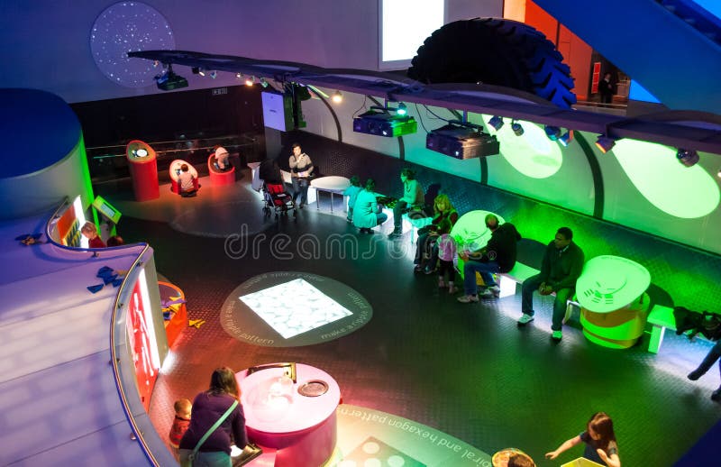 Science museum, London, UK editorial image. Image of entrance - 53493995