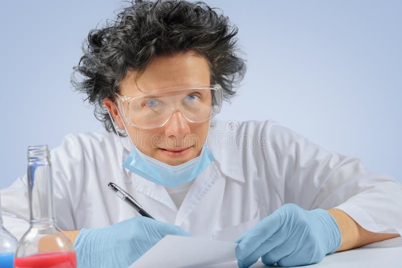 Portrait D'un Scientifique Fou Photo stock - Image du professeur, choc ...