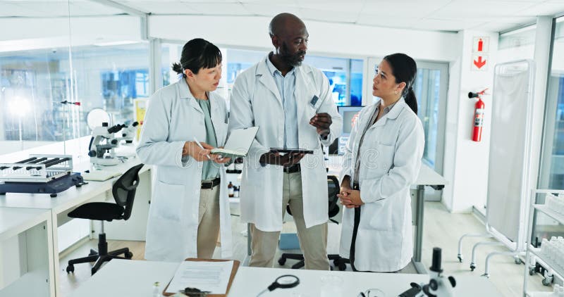 Scientist, Team and Discussion for Research, Notes and Experiment ...