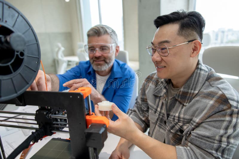 Scientists Involved in Setting Up and Developing 3D Printers in the ...